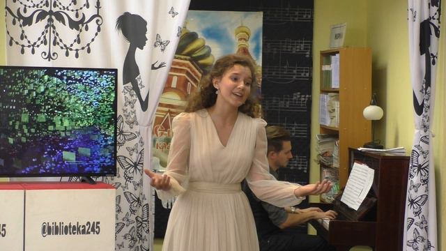 НАДЕЖДА В БИБЛИОТЕКЕ