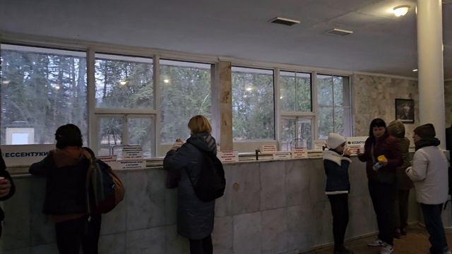 Ессентуки № 4 — минеральная природная лечебно-столовая питьевая вода.