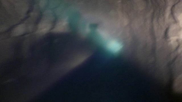 в ковше дизеля по шахте.mp4