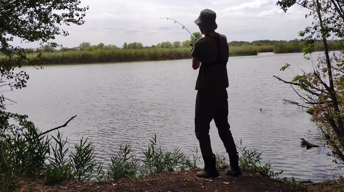 Первый раз ловлю на фидер! Открыл осенний сезон рыбалки 2023. Рыбалка в Краснодарском крае.