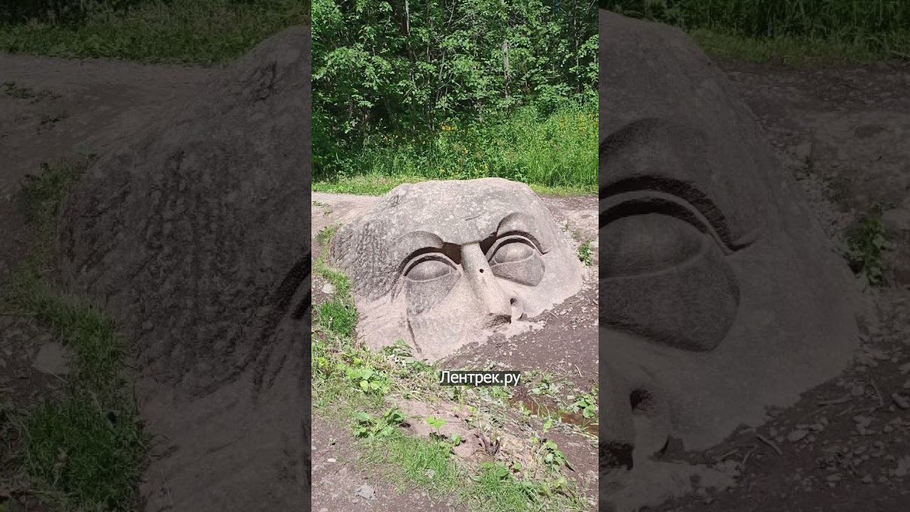 Голова в парке Петергофа