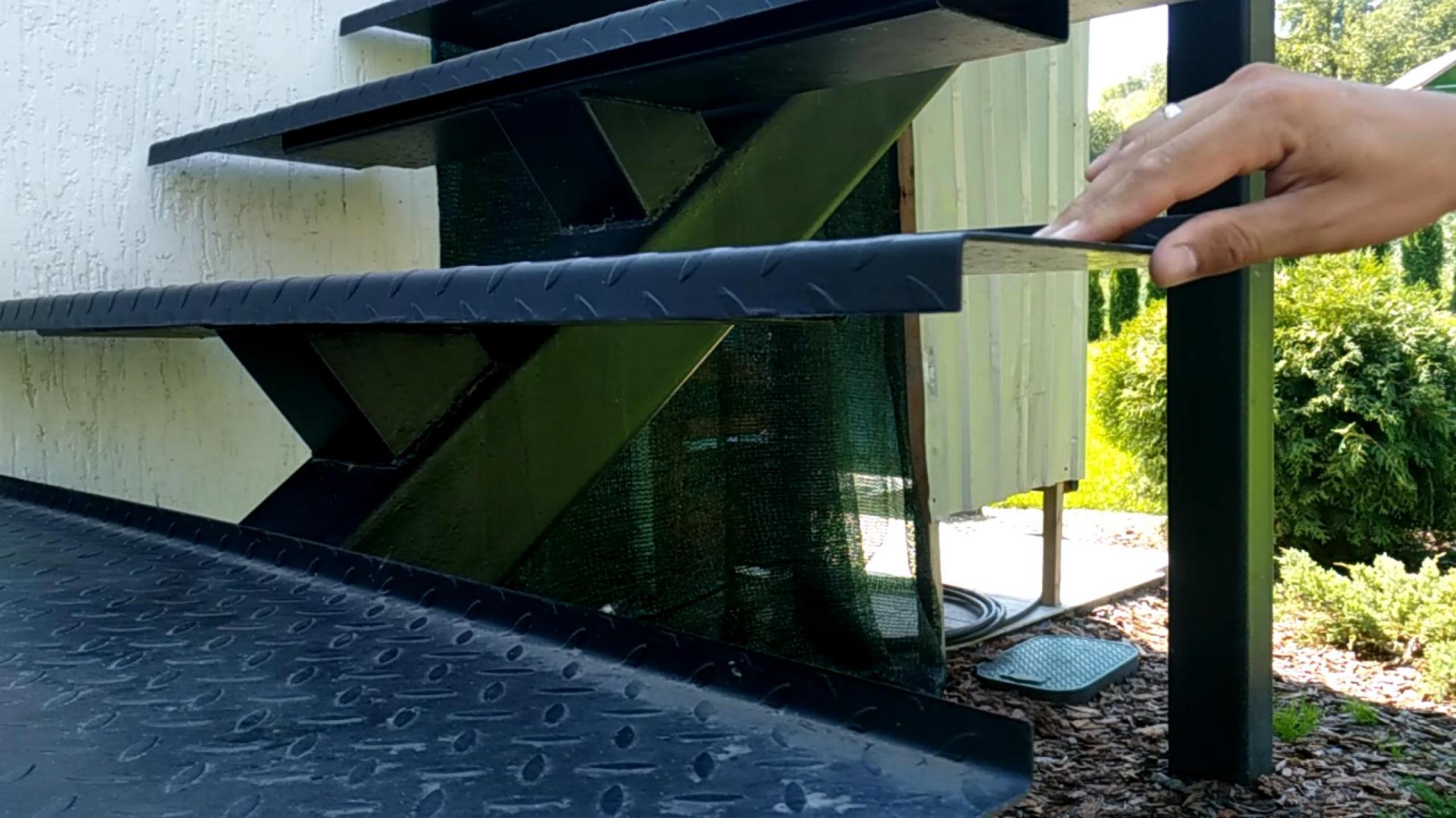 Секрет металлической лестницы.