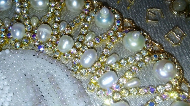 Вышивка бисером. Икона Умиление Пресвятой Богородицы вышитая бисером и камнями