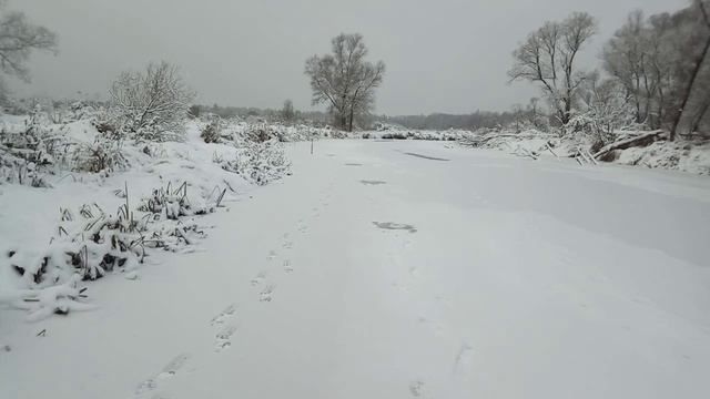 Зимняя рыбалка по первому льду.avi