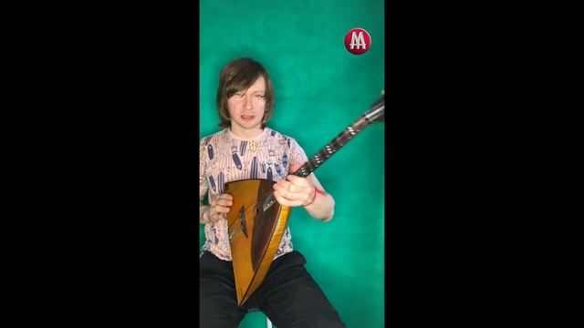 КАК ПРАВИЛЬНО ДЕРЖАТЬ БАЛАЛАЙКУ_ УРОК 1 HOW TO HOLD THE BALAIKA CORRECTLY_ LESSON 1 short