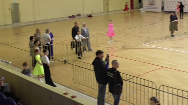 В ожидании выхода на паркет