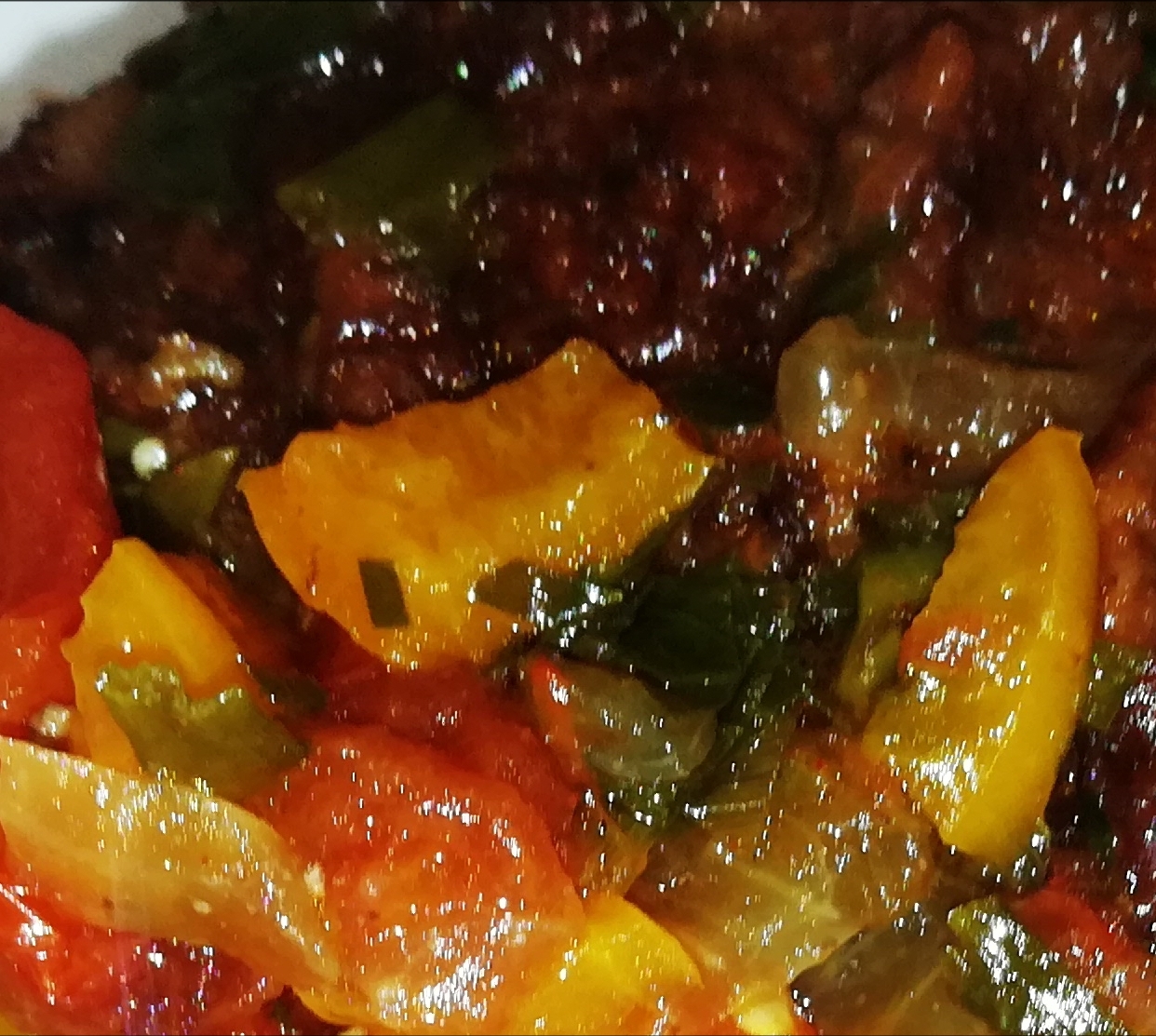 Куриные бедра с овощами.