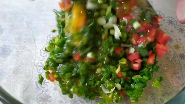 Яичница с зелёным луком.