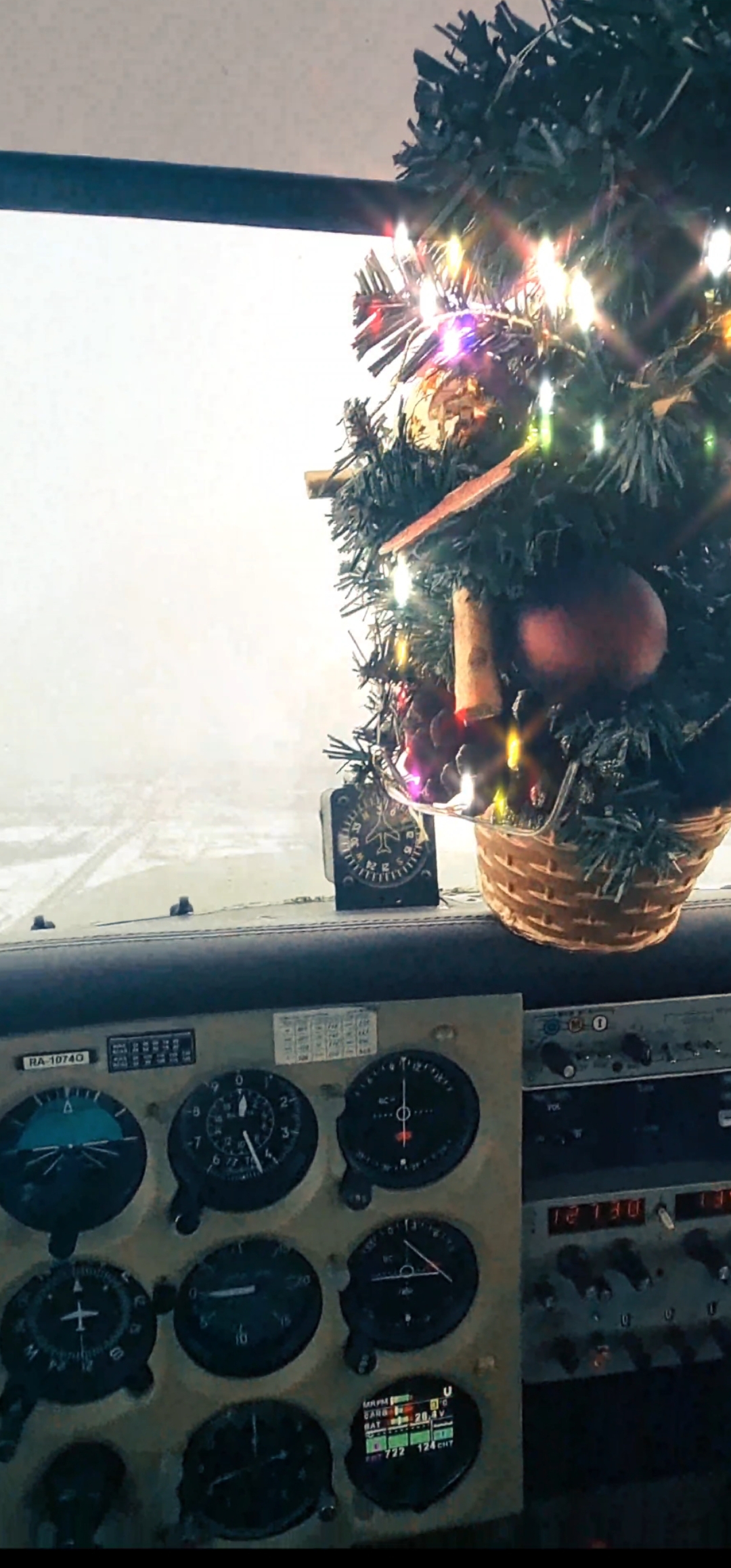Новогодняя елка над Москвой / авиация техника самолет частный пилот полет над МКАД