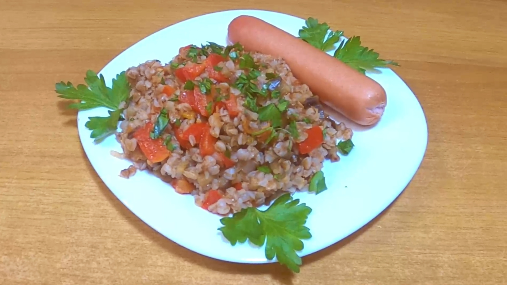 Два блюда из гречки. Гречаники и гречка с овощами