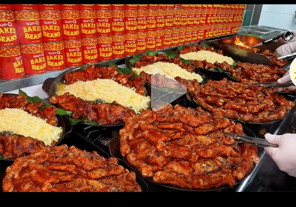 Курица с рисом и овощами в корейском соусе