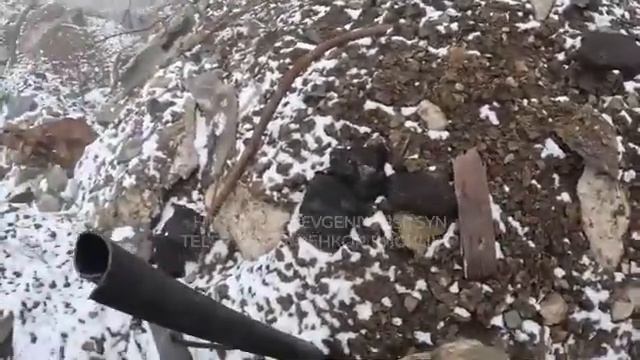 Наши бойцы РФ самые милосердные, эвакуировали раненого противника.