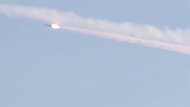 ??? Пуск ракет Калибр с подводной лодки.