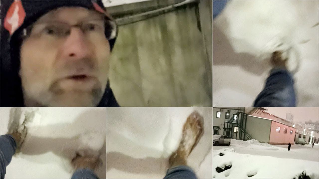 Босиком по снегу рядом с офисом