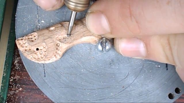 Делаем раскладной нож и гравируем на нём..