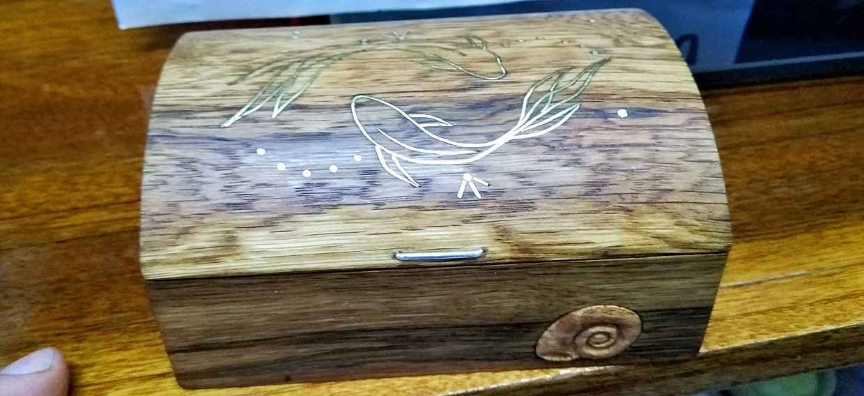 Дубовая солонка с инкрустацией латунью и серебром. Третья часть. Интарсия.