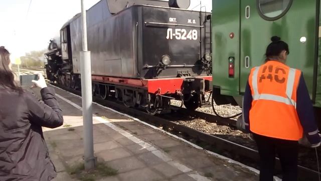 прицепление вагонов на вокзале Осташков