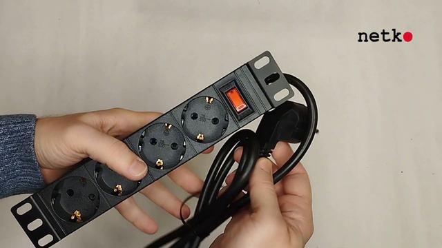 58982 Блок розеток 10", 16А, 4 розетки, 1,5 м шнур, черный