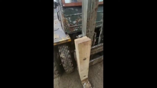 несинхронная работа наклонных цилиндров львовского погрузчика.mp4