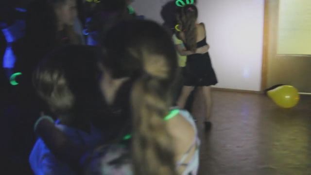 Медляк на дискотеке.mp4