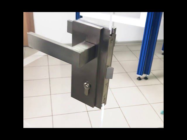 Идеальный комплект фурнитуры для вашей двери. Замок Verticale и петли Biloba Evo от Colcom Group.