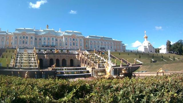 Пуск фонтанов поутру