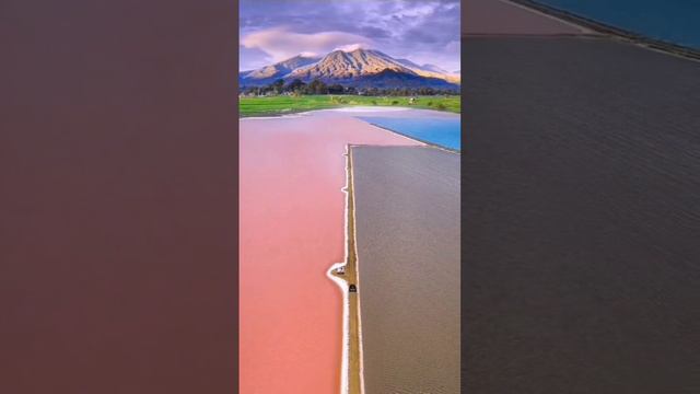 трех цветное озеро в Китае