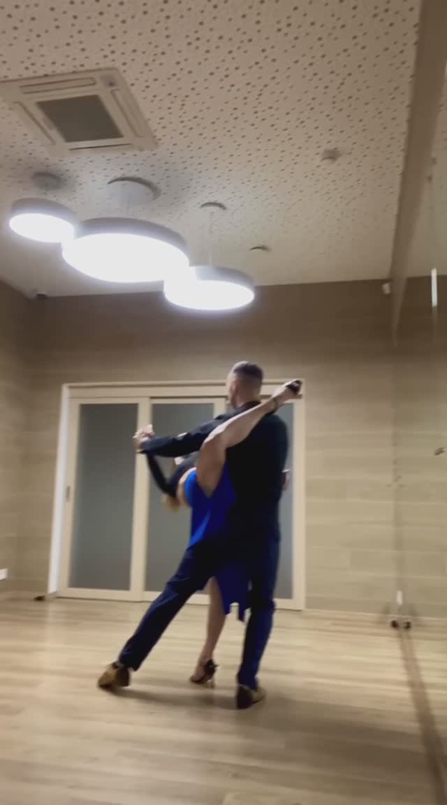 Урок танго для продолжающих обучение

#tango #танго #аргентинатанго #танцуем #танцы #уроктанго