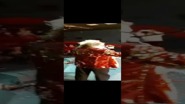 Прикол ? с исчезновением людей на сцене???