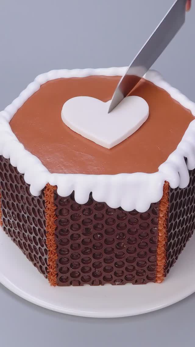 Как сделать бисквитный шоколадный торт?