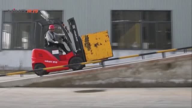 Вилочный электропогрузчик MIMA 4 опоры