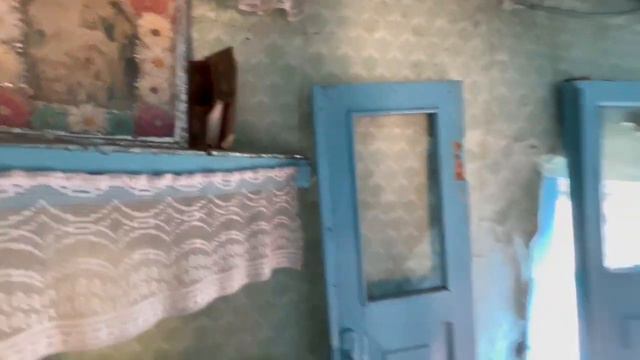 Нашел древние иконы и оставленные нательные кресты жильцов в заброшенном доме! Первый осмотр!