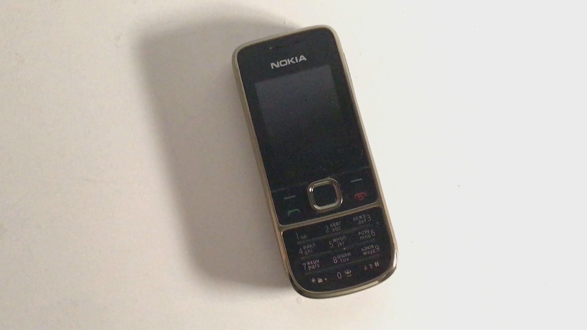Nokia 2700: Бюджетник в дизайне флагмана!