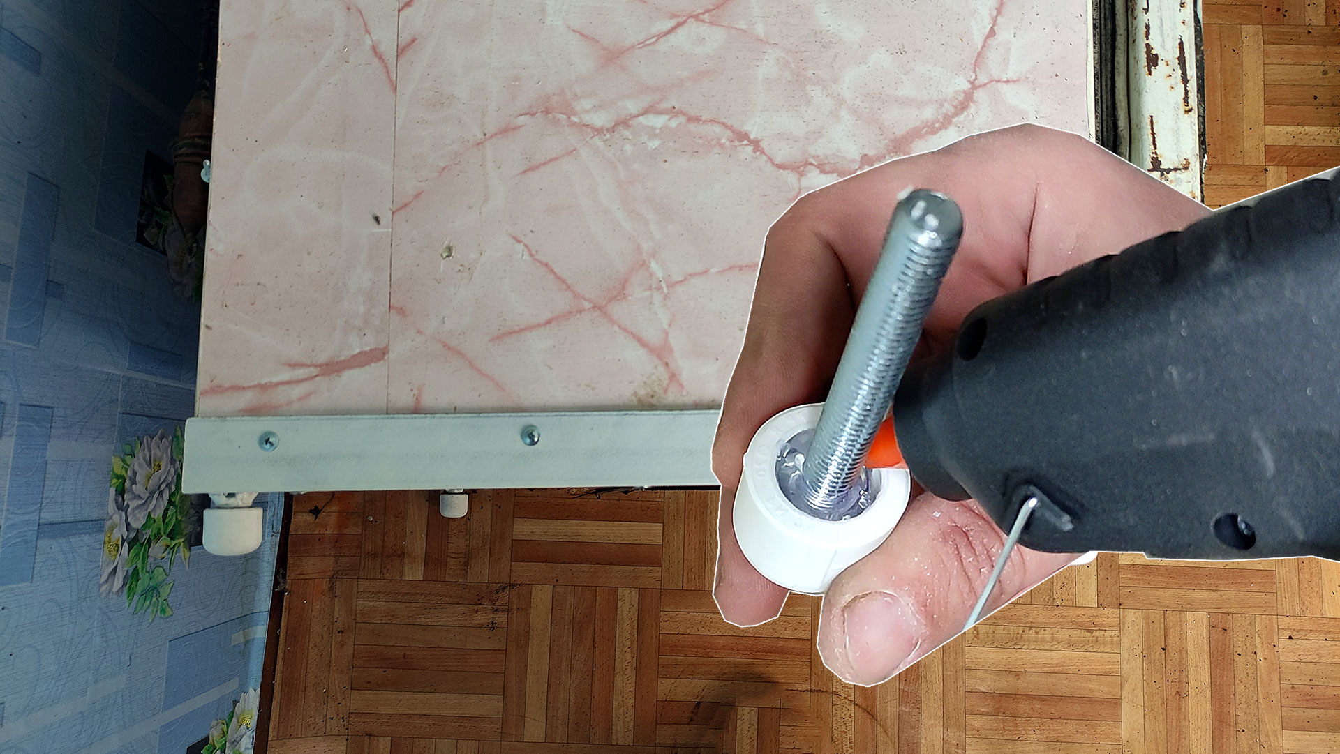 Как отремонтировать низ корпуса старого холодильника своими руками