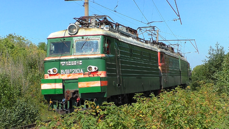ВЛ11М-210/322 А с перегоняемым ТЭМ18ДМ-3141 и грузовым поездом