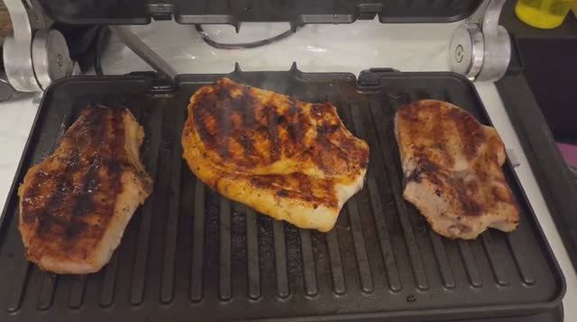 Свиная корейка на электрогриле _ жарим стейки #мясо #4k