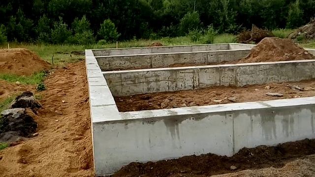 Свайноростверковый фундамент.  66 м погонных. Минская обл.