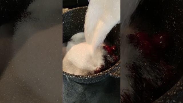 Вишневое варенье с коньяком