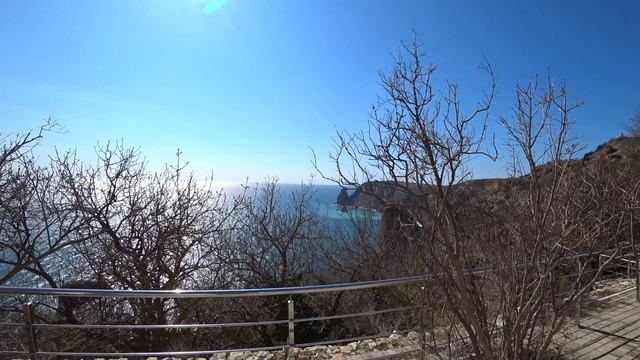 Подходим к мысу Фиолент в Крыму (близ Севастополя). Отличные виды, но много ступеней до пляжа.m4v