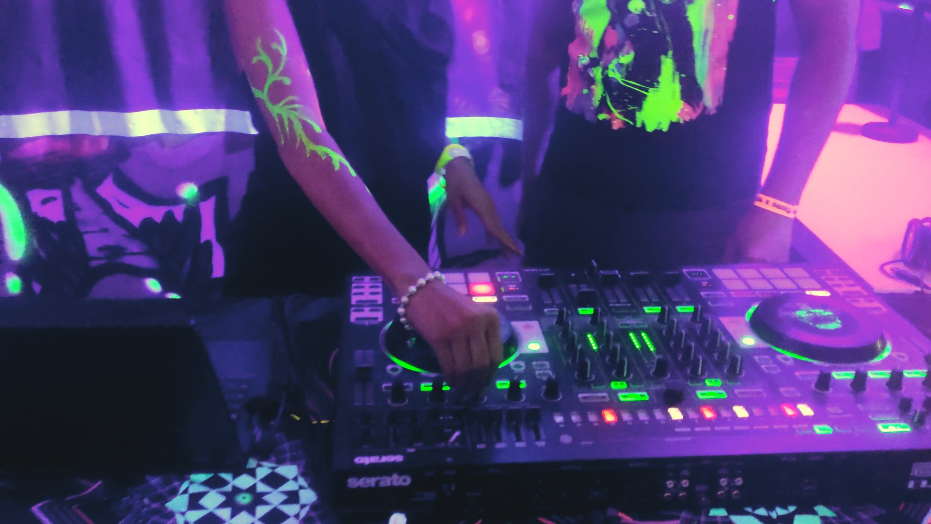 Karbodelica 10, part 23, CloZee - "Apsara Calling», performed by Kotken