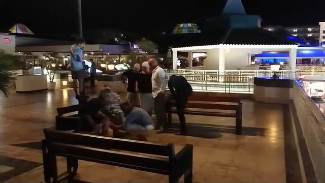 Вечер в районе Лос Америкос у Харт Рок Кафе. Канары. о. Тенерифи.