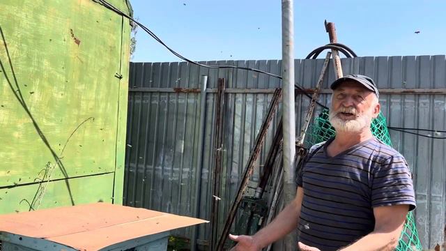 Откуда мы берем пчел? 🐝 Они к нам сами летят. Прилетел рой!