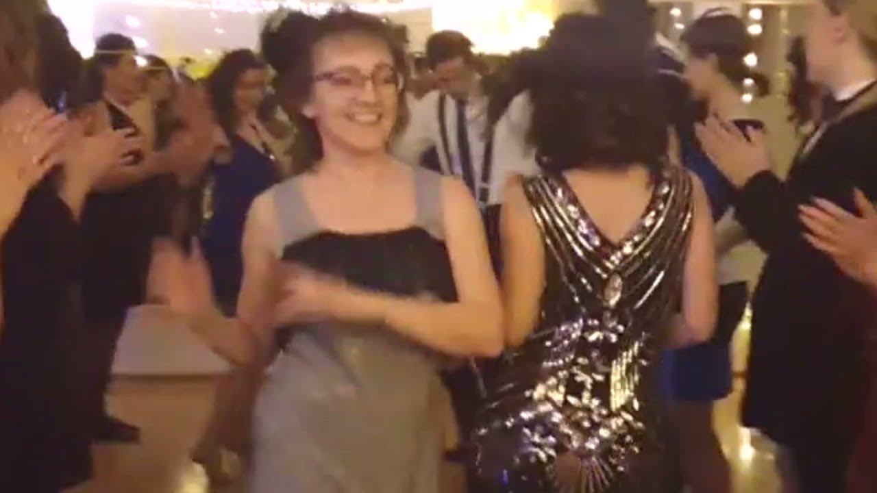 танцуют все