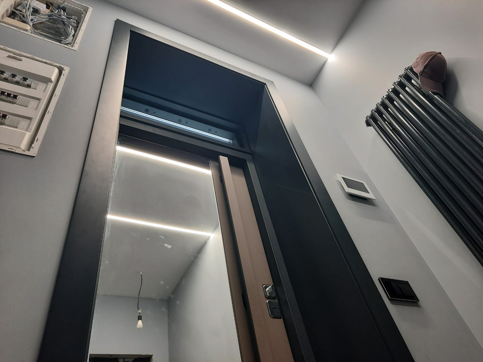 Высокие нестандартные доборы и наличники | Цвет 7016 по каталогу Ral