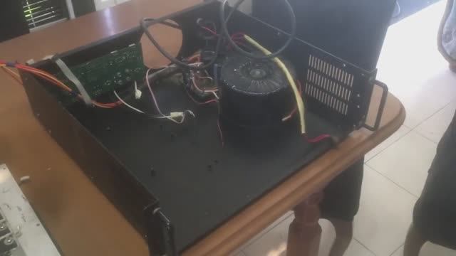 Усилитель forsage y-03-1000 забит пылью залит коктейлями