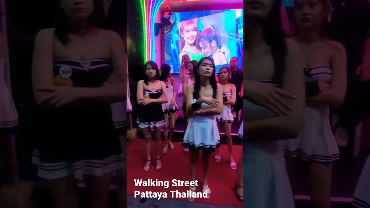 Walking Street - достопримечательность Паттайи. Огромное количество зевак ) #shorts