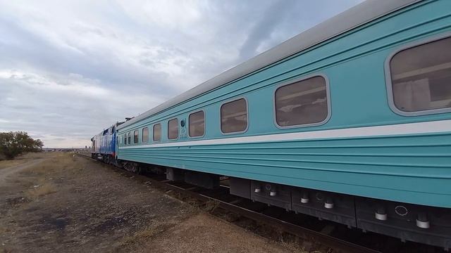 НОВЕНЬКИЙ ТЭП33А с пассажирским поездом по ст Копчегай