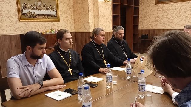 Круглый стол Регионального отделения ВРНС в Луганске: отец Александр о смыслах