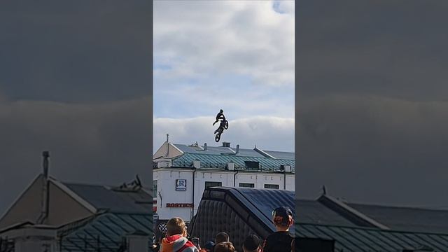 Прыжки мотофристайлеров на фестивале Движение, Екатеринбург 2024