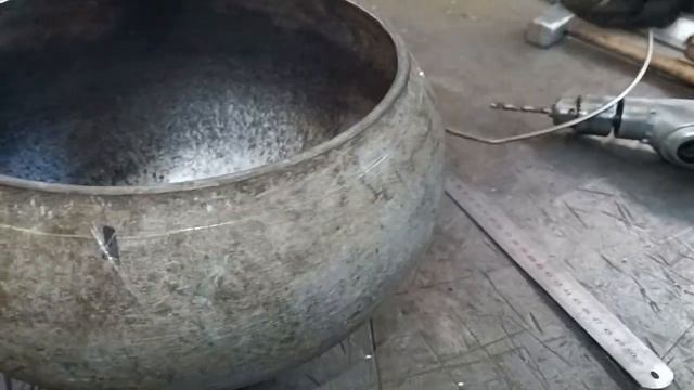 ОТец починил дырявый котелок